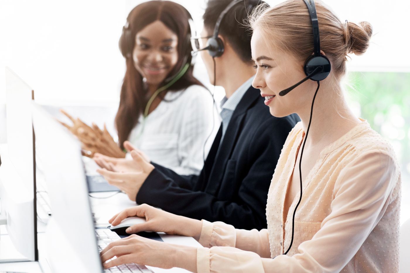 How Agent Assist in Contact Centers Boosts CX